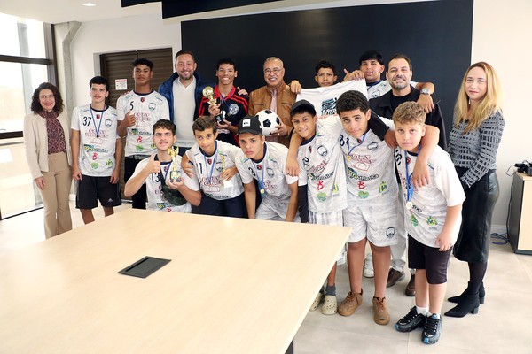 Zezé recebe bicampeões do Intercaps e celebra inclusão social pelo esporte